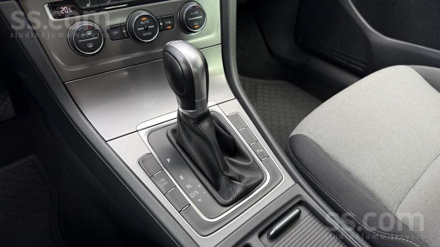 Grey Volkswagen Golf 2017 in Riga, with an engine capacity of 1.40 L and mileage of 271 thousand km for 4500 €, photo 22 on AUTOMOTO.COM.LV