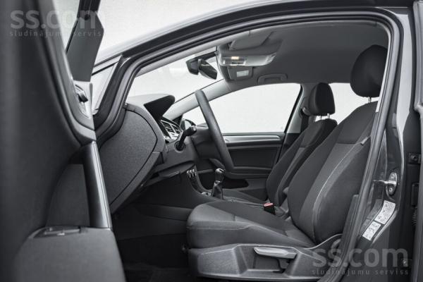 Grey Volkswagen Golf 2017 in Riga, with an engine capacity of 1.60 L and mileage of 160 thousand km for 9500 €, photo 8 on AUTOMOTO.COM.LV