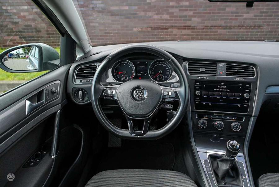 Pelēks Volkswagen Golf 2017 Marijampole, ar dzinēja tilpumu 1.60 L un nobraukumu 230 tūkst. km par 7900 €, foto 12 vietnē AUTOMOTO.COM.LV