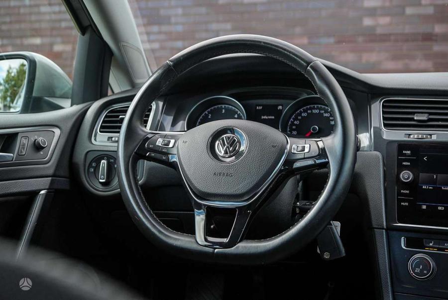 Pelēks Volkswagen Golf 2017 Marijampole, ar dzinēja tilpumu 1.60 L un nobraukumu 230 tūkst. km par 7900 €, foto 13 vietnē AUTOMOTO.COM.LV
