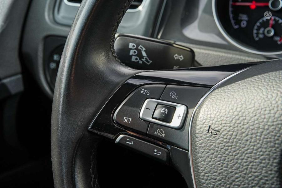 Pelēks Volkswagen Golf 2017 Marijampole, ar dzinēja tilpumu 1.60 L un nobraukumu 230 tūkst. km par 7900 €, foto 17 vietnē AUTOMOTO.COM.LV