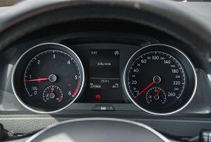 Pelēks Volkswagen Golf 2017 Marijampole, ar dzinēja tilpumu 1.60 L un nobraukumu 230 tūkst. km par 7900 €, foto 19 vietnē AUTOMOTO.COM.LV