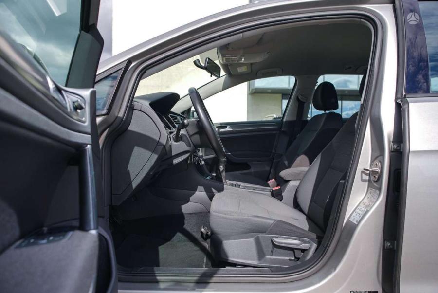Pelēks Volkswagen Golf 2017 Marijampole, ar dzinēja tilpumu 1.60 L un nobraukumu 230 tūkst. km par 7900 €, foto 22 vietnē AUTOMOTO.COM.LV