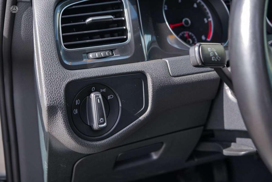 Pelēks Volkswagen Golf 2017 Marijampole, ar dzinēja tilpumu 1.60 L un nobraukumu 230 tūkst. km par 7900 €, foto 24 vietnē AUTOMOTO.COM.LV
