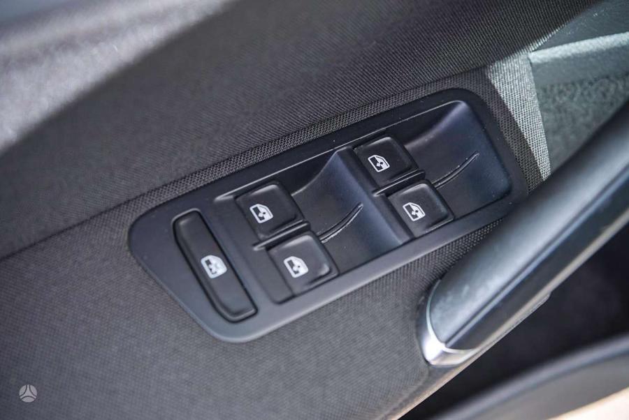 Pelēks Volkswagen Golf 2017 Marijampole, ar dzinēja tilpumu 1.60 L un nobraukumu 230 tūkst. km par 7900 €, foto 26 vietnē AUTOMOTO.COM.LV