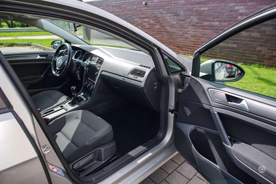 Pelēks Volkswagen Golf 2017 Marijampole, ar dzinēja tilpumu 1.60 L un nobraukumu 230 tūkst. km par 7900 €, foto 31 vietnē AUTOMOTO.COM.LV