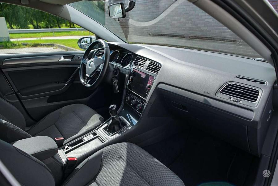 Pelēks Volkswagen Golf 2017 Marijampole, ar dzinēja tilpumu 1.60 L un nobraukumu 230 tūkst. km par 7900 €, foto 32 vietnē AUTOMOTO.COM.LV