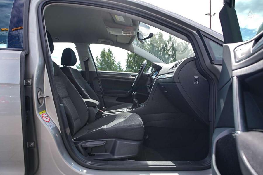 Pelēks Volkswagen Golf 2017 Marijampole, ar dzinēja tilpumu 1.60 L un nobraukumu 230 tūkst. km par 7900 €, foto 33 vietnē AUTOMOTO.COM.LV
