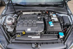 Pelēks Volkswagen Golf 2017 Marijampole, ar dzinēja tilpumu 1.60 L un nobraukumu 230 tūkst. km par 7900 €, foto 34 vietnē AUTOMOTO.COM.LV
