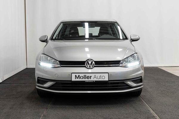 Volkswagen Golf 2017 in Tallinn on AUTOMOTO.COM.LV Grey Volkswagen Golf 2017 in Tallinn, with an engine capacity of 1.40 L and mileage of 120 thousand km for 9990 €, photo 3 on AUTOMOTO.COM.LV
