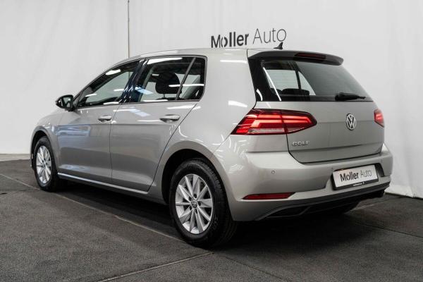 Volkswagen Golf 2017 in Tallinn on AUTOMOTO.COM.LV Grey Volkswagen Golf 2017 in Tallinn, with an engine capacity of 1.40 L and mileage of 120 thousand km for 9990 €, photo 4 on AUTOMOTO.COM.LV
