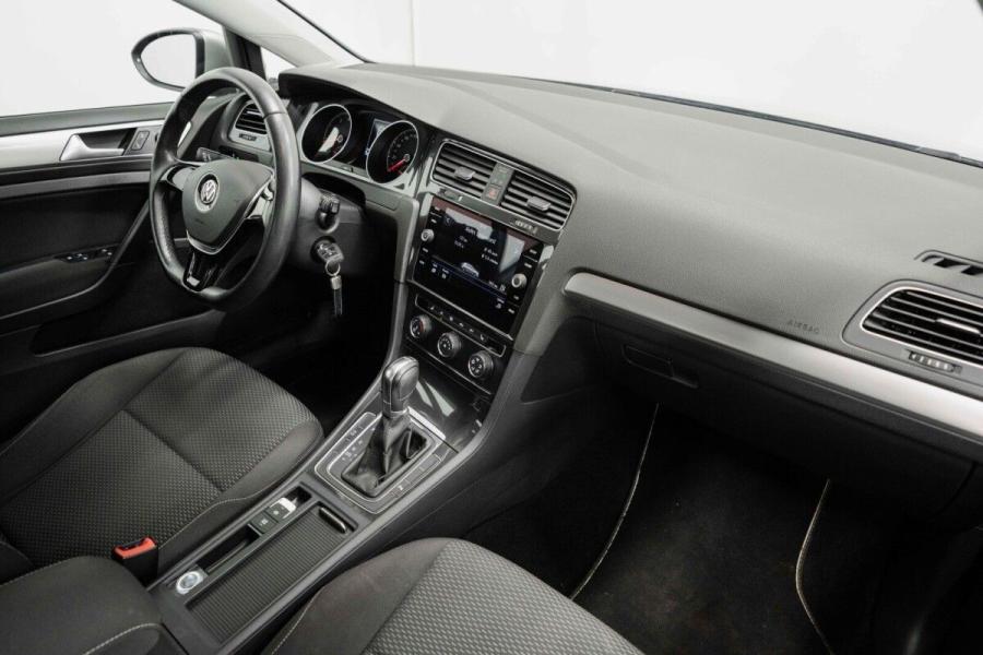 Grey Volkswagen Golf 2017 in Tallinn, with an engine capacity of 1.40 L and mileage of 120 thousand km for 9990 €, photo 8 on AUTOMOTO.COM.LV
