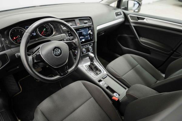 Volkswagen Golf 2017 in Tallinn on AUTOMOTO.COM.LV Grey Volkswagen Golf 2017 in Tallinn, with an engine capacity of 1.40 L and mileage of 120 thousand km for 9990 €, photo 9 on AUTOMOTO.COM.LV