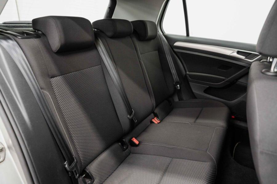 Grey Volkswagen Golf 2017 in Tallinn, with an engine capacity of 1.40 L and mileage of 120 thousand km for 9990 €, photo 13 on AUTOMOTO.COM.LV