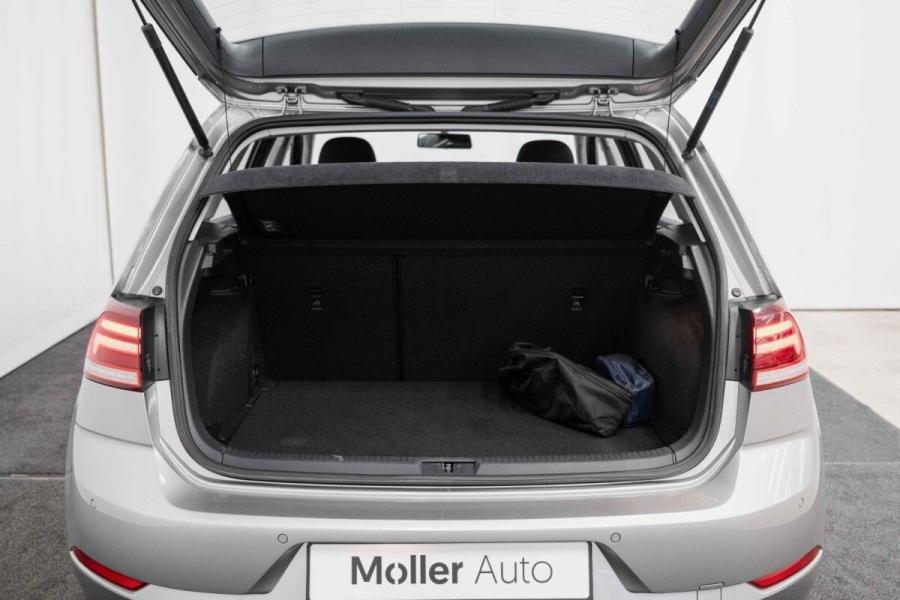 Grey Volkswagen Golf 2017 in Tallinn, with an engine capacity of 1.40 L and mileage of 120 thousand km for 9990 €, photo 15 on AUTOMOTO.COM.LV