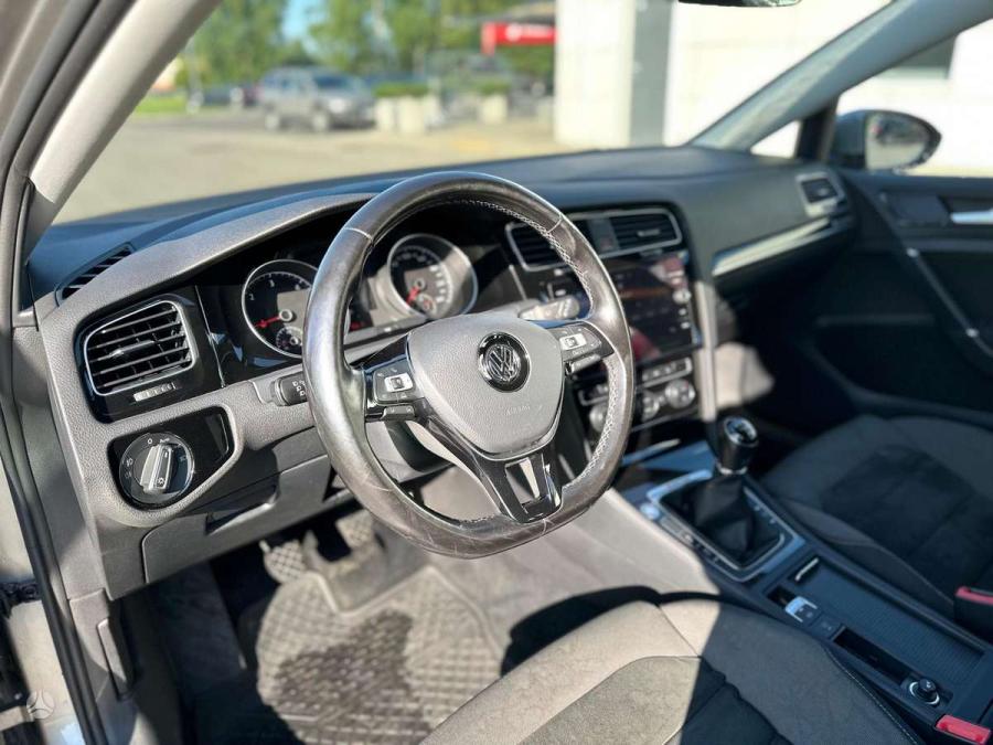 Grey Volkswagen Golf 2017 in Rokiskis, with an engine capacity of 1.97 L and mileage of 170 thousand km for 8150 €, photo 11 on AUTOMOTO.COM.LV