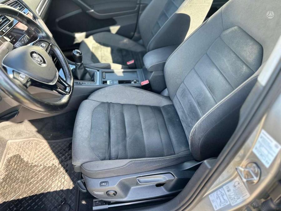 Grey Volkswagen Golf 2017 in Rokiskis, with an engine capacity of 1.97 L and mileage of 170 thousand km for 8150 €, photo 13 on AUTOMOTO.COM.LV