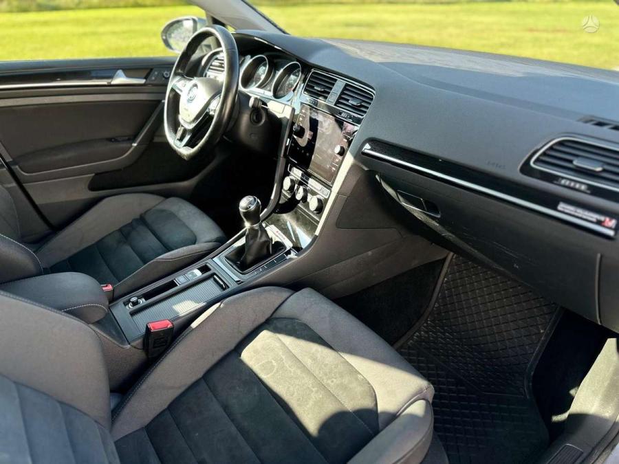Grey Volkswagen Golf 2017 in Rokiskis, with an engine capacity of 1.97 L and mileage of 170 thousand km for 8150 €, photo 15 on AUTOMOTO.COM.LV