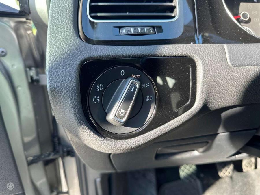Grey Volkswagen Golf 2017 in Rokiskis, with an engine capacity of 1.97 L and mileage of 170 thousand km for 8150 €, photo 20 on AUTOMOTO.COM.LV