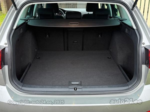 Grey Volkswagen Golf 2018 in Parnu, with an engine capacity of 1.50 L and mileage of 126 thousand km for 13899 €, photo 11 on AUTOMOTO.COM.LV