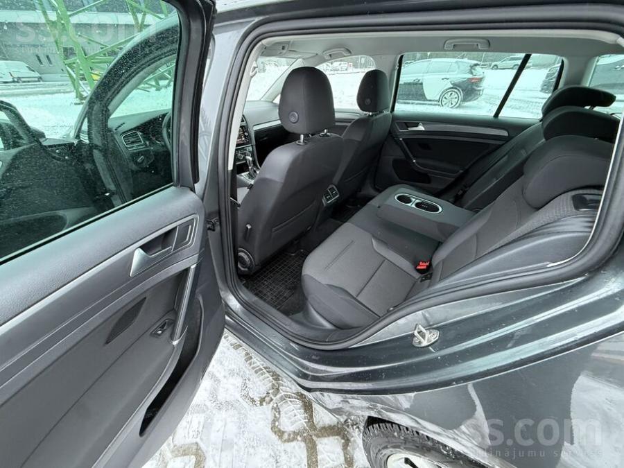 Grey Volkswagen Golf 2018 in Riga, with an engine capacity of 1.60 L and mileage of 264 thousand km for 7200 €, photo 10 on AUTOMOTO.COM.LV