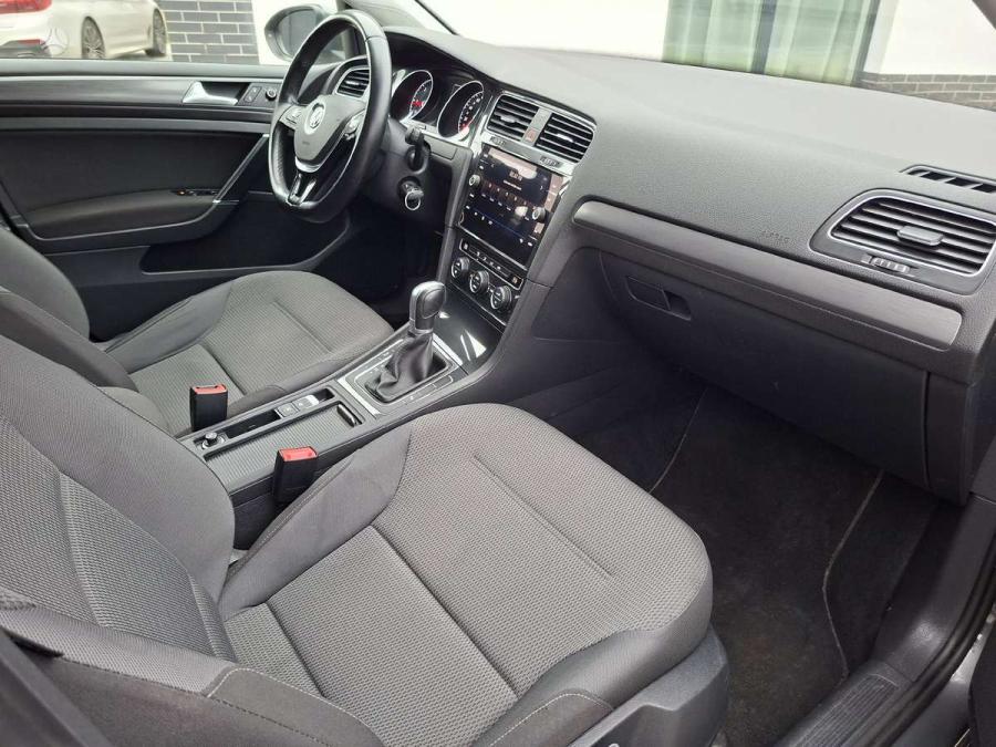 Grey Volkswagen Golf 2018 in Silute, with an engine capacity of 1.60 L and mileage of 340 thousand km for 6000 €, photo 23 on AUTOMOTO.COM.LV