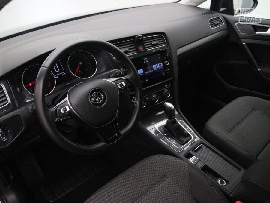 Grey Volkswagen Golf 2018 in Vilnius, with an engine capacity of 1.60 L and mileage of 179 thousand km for 10199 €, photo 16 on AUTOMOTO.COM.LV