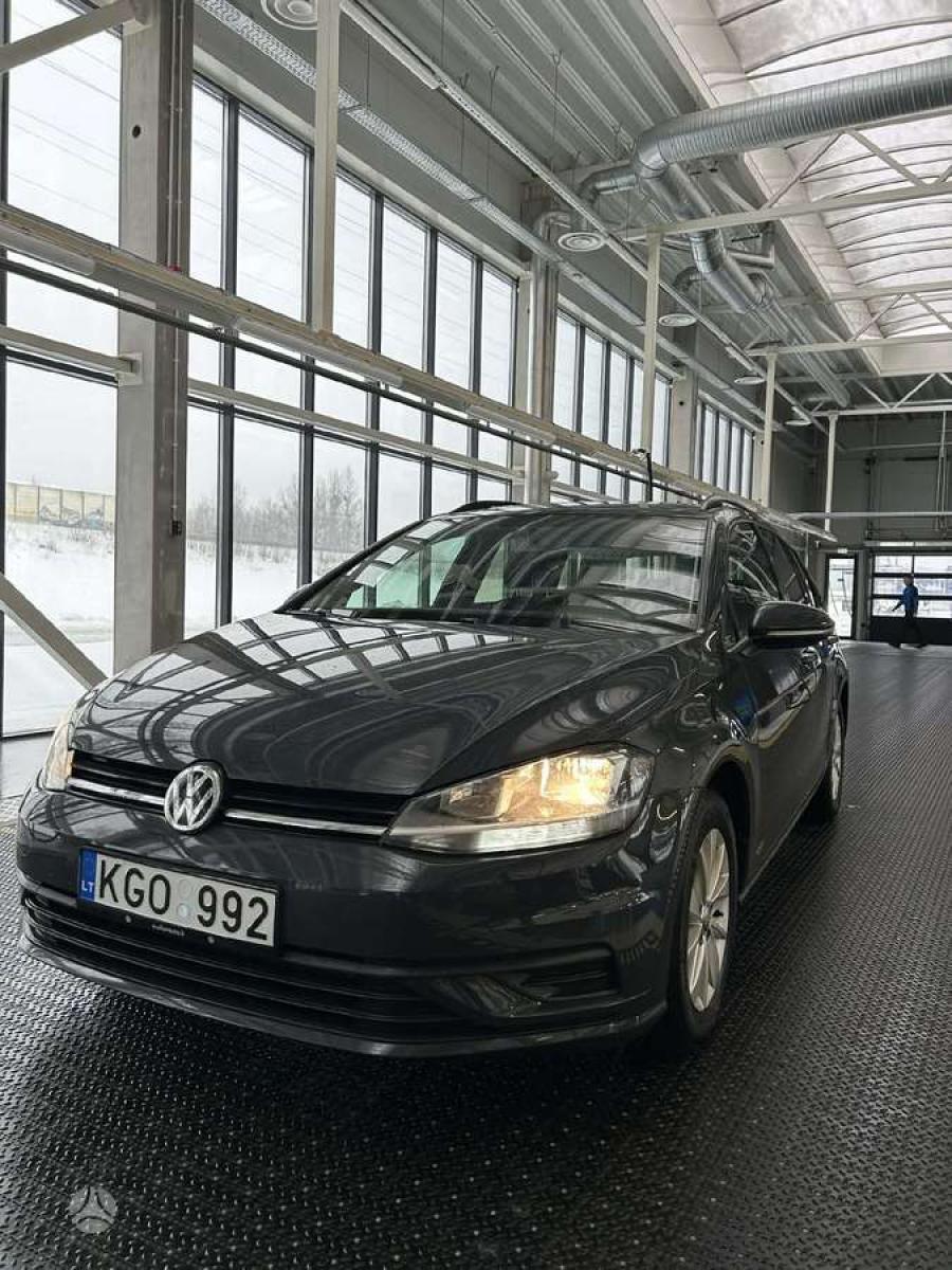 Grey Volkswagen Golf 2018 in Kaunas, with an engine capacity of 1.60 L and mileage of 128 thousand km for 7500 €, photo 1 on AUTOMOTO.COM.LV