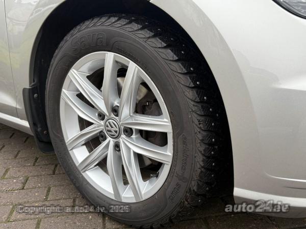 Grey Volkswagen Golf 2018 in Parnu, with an engine capacity of 1.50 L and mileage of 129 thousand km for 12590 €, photo 11 on AUTOMOTO.COM.LV