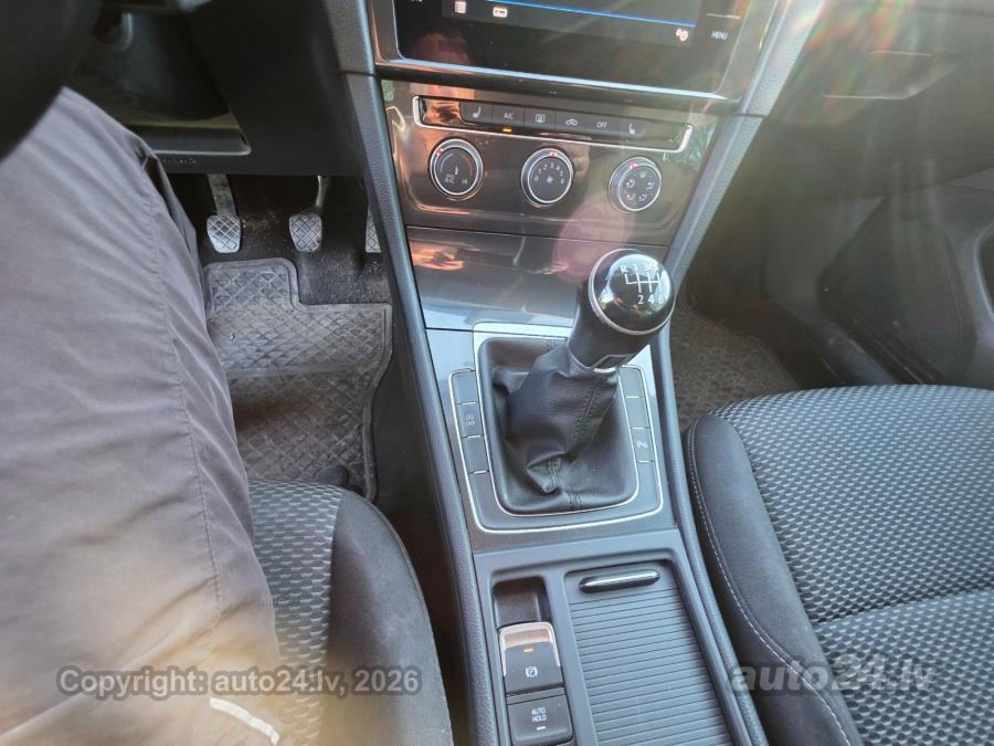 Grey Volkswagen Golf 2018 in Tallinn, with an engine capacity of 1.40 L and mileage of 240 thousand km for 6900 €, photo 12 on AUTOMOTO.COM.LV