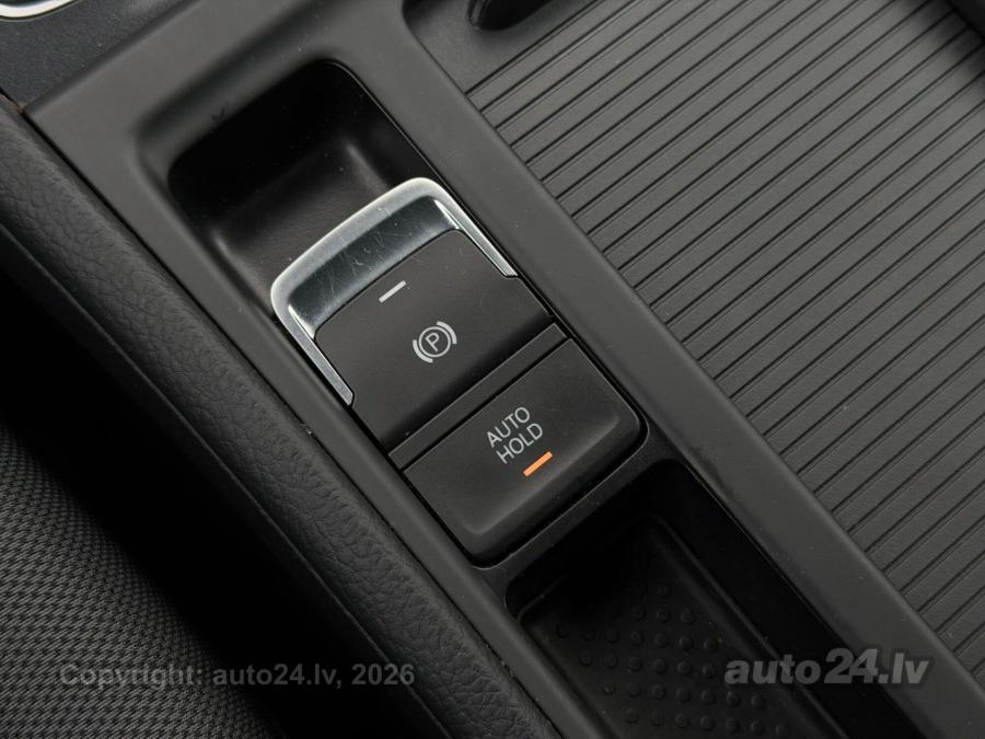 Grey Volkswagen Golf 2018 in Parnu, with an engine capacity of 1.40 L and mileage of 91 thousand km for 13900 €, photo 13 on AUTOMOTO.COM.LV