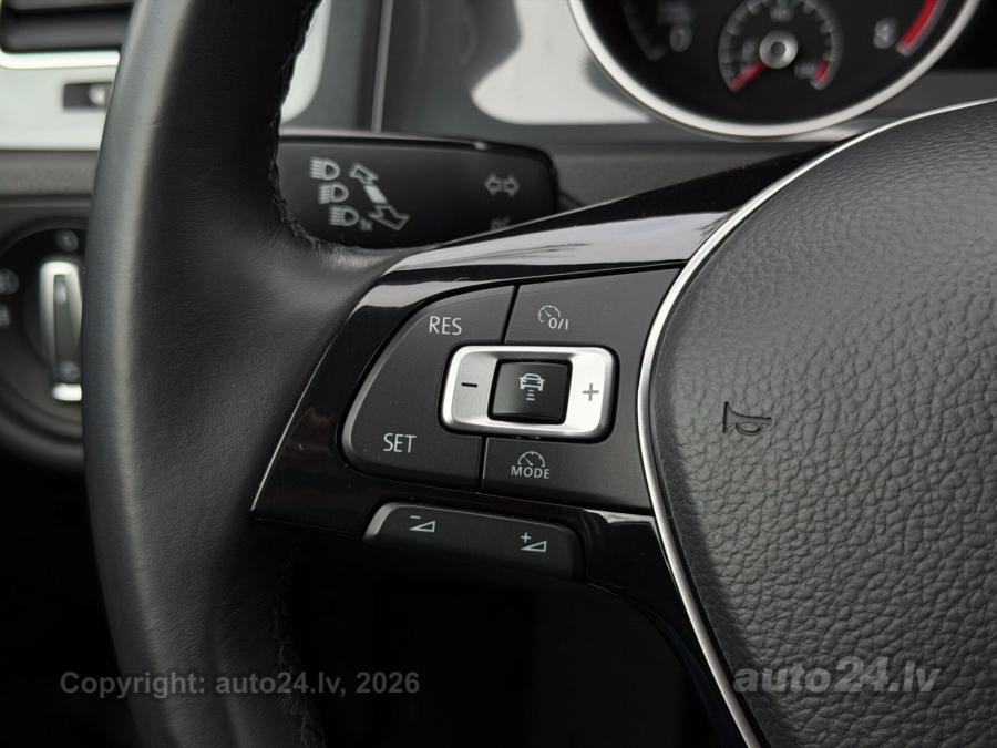 Grey Volkswagen Golf 2018 in Parnu, with an engine capacity of 1.40 L and mileage of 91 thousand km for 13900 €, photo 14 on AUTOMOTO.COM.LV