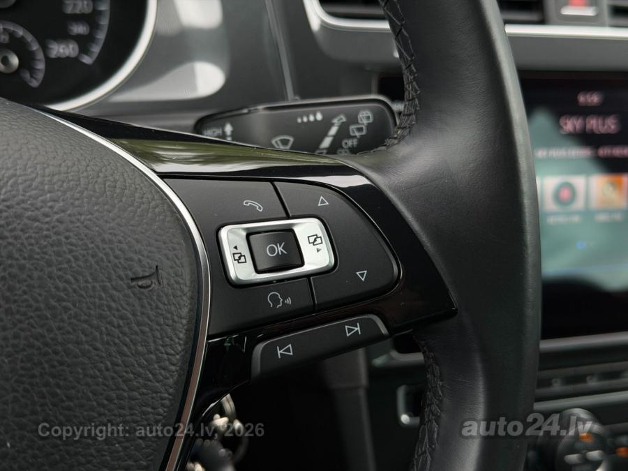 Grey Volkswagen Golf 2018 in Parnu, with an engine capacity of 1.40 L and mileage of 91 thousand km for 13900 €, photo 15 on AUTOMOTO.COM.LV