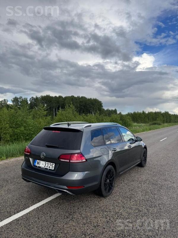Grey Volkswagen Golf 2018 in Riga, with an engine capacity of 1.60 L and mileage of 207 thousand km for 10500 €, photo 3 on AUTOMOTO.COM.LV