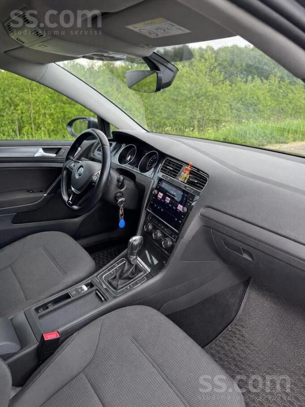 Grey Volkswagen Golf 2018 in Riga, with an engine capacity of 1.60 L and mileage of 207 thousand km for 10500 €, photo 6 on AUTOMOTO.COM.LV