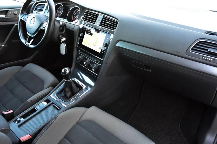 Pelēks Volkswagen Golf 2018 Mārupe, ar dzinēja tilpumu 1.60 L un nobraukumu 279 tūkst. km par 8450 €, foto 10 vietnē AUTOMOTO.COM.LV