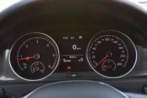 Pelēks Volkswagen Golf 2018 Mārupe, ar dzinēja tilpumu 1.60 L un nobraukumu 279 tūkst. km par 8450 €, foto 16 vietnē AUTOMOTO.COM.LV