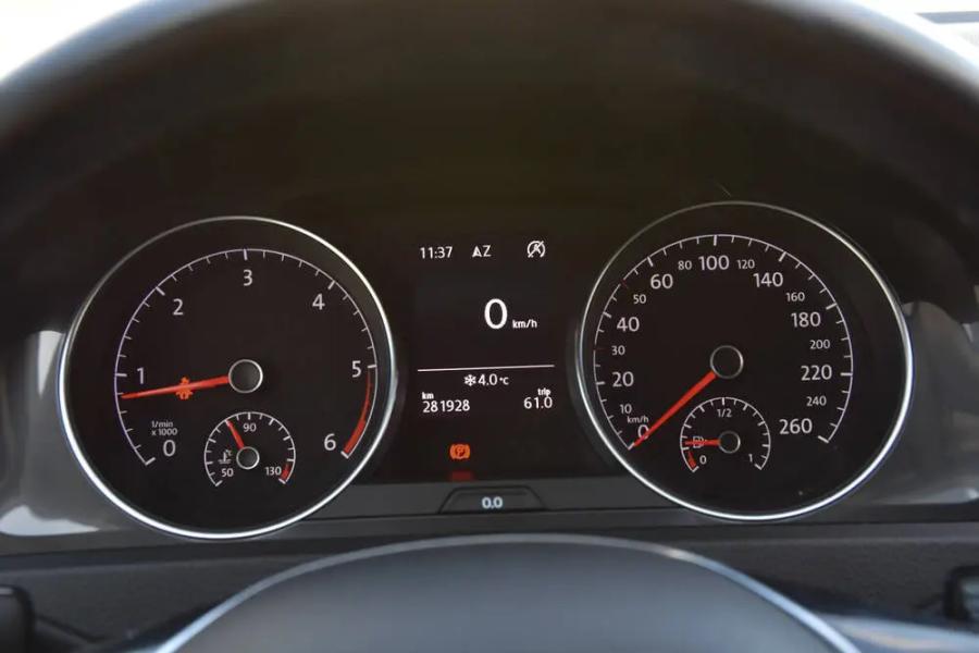 Pelēks Volkswagen Golf 2018 Mārupe, ar dzinēja tilpumu 1.60 L un nobraukumu 279 tūkst. km par 8450 €, foto 16 vietnē AUTOMOTO.COM.LV