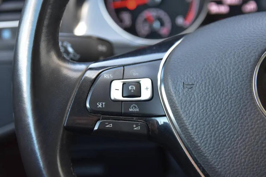 Pelēks Volkswagen Golf 2018 Mārupe, ar dzinēja tilpumu 1.60 L un nobraukumu 279 tūkst. km par 8450 €, foto 21 vietnē AUTOMOTO.COM.LV