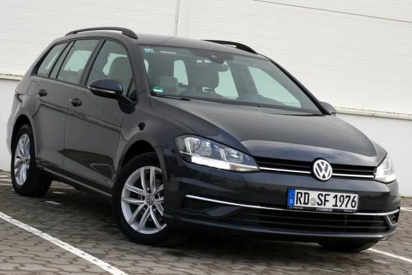 Grey Volkswagen Golf 2018 in Riga, with an engine capacity of 1.60 L and mileage of 221 thousand km for 7300 €, photo 2 on AUTOMOTO.COM.LV