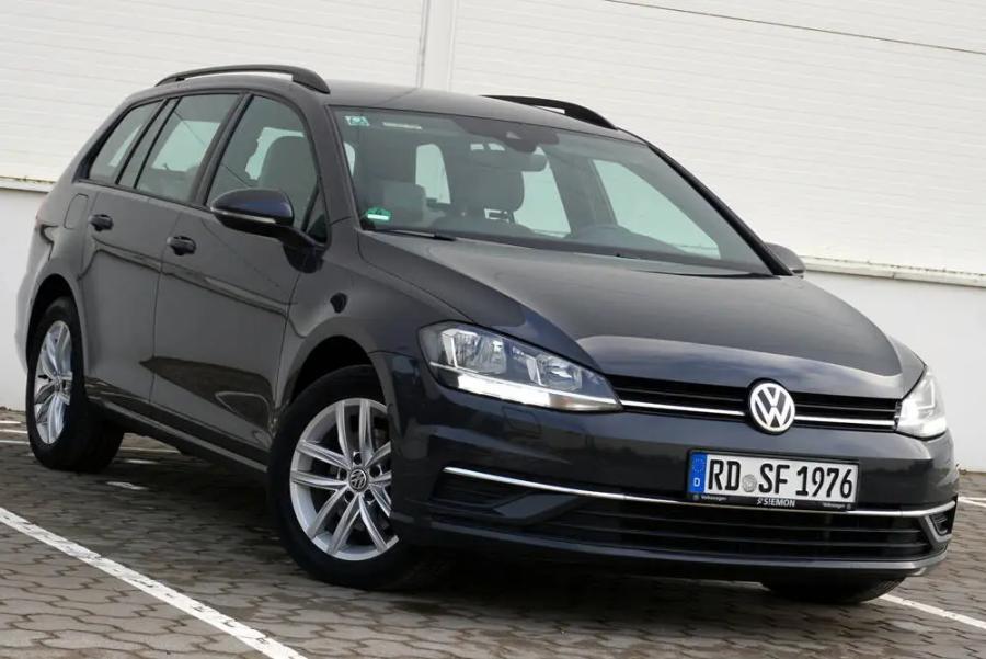 Grey Volkswagen Golf 2018 in Riga, with an engine capacity of 1.60 L and mileage of 221 thousand km for 7300 €, photo 3 on AUTOMOTO.COM.LV