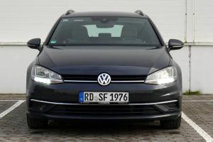 Grey Volkswagen Golf 2018 in Riga, with an engine capacity of 1.60 L and mileage of 221 thousand km for 7300 €, photo 4 on AUTOMOTO.COM.LV