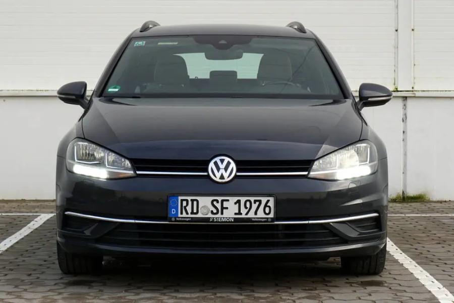Grey Volkswagen Golf 2018 in Riga, with an engine capacity of 1.60 L and mileage of 221 thousand km for 7300 €, photo 4 on AUTOMOTO.COM.LV