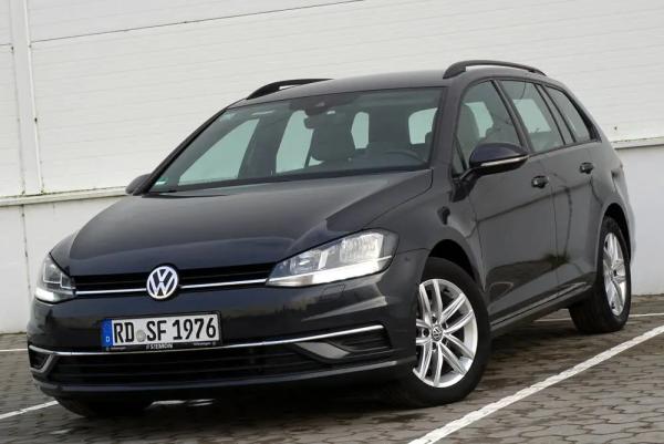 Grey Volkswagen Golf 2018 in Riga, with an engine capacity of 1.60 L and mileage of 221 thousand km for 7300 €, photo 4 on AUTOMOTO.COM.LV