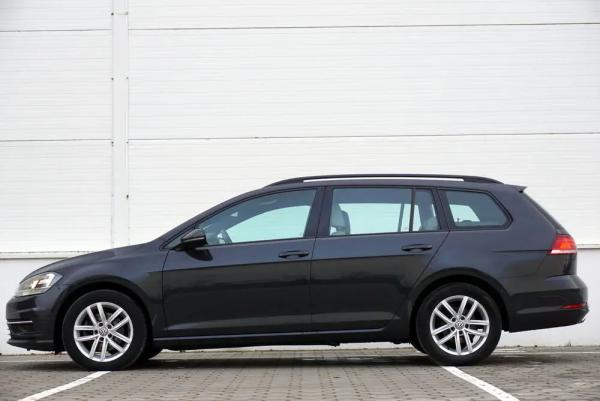 Grey Volkswagen Golf 2018 in Riga, with an engine capacity of 1.60 L and mileage of 221 thousand km for 7300 €, photo 6 on AUTOMOTO.COM.LV