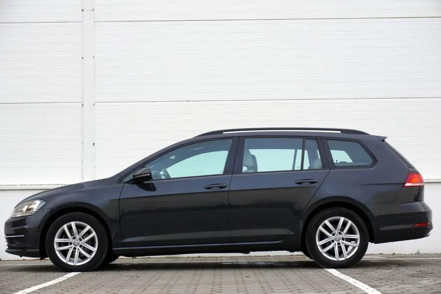 Grey Volkswagen Golf 2018 in Riga, with an engine capacity of 1.60 L and mileage of 221 thousand km for 7300 €, photo 7 on AUTOMOTO.COM.LV