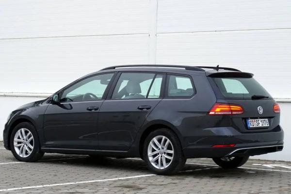 Grey Volkswagen Golf 2018 in Riga, with an engine capacity of 1.60 L and mileage of 221 thousand km for 7300 €, photo 7 on AUTOMOTO.COM.LV