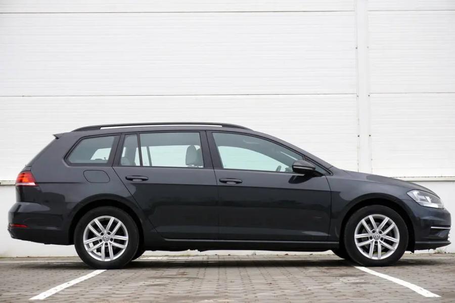 Grey Volkswagen Golf 2018 in Riga, with an engine capacity of 1.60 L and mileage of 221 thousand km for 7300 €, photo 13 on AUTOMOTO.COM.LV