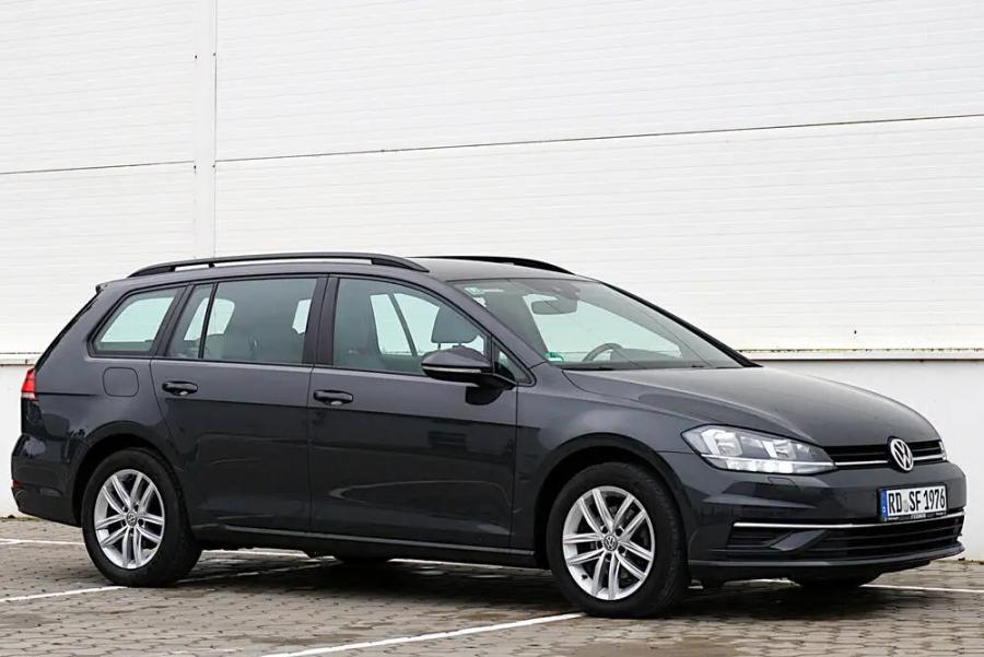 Grey Volkswagen Golf 2018 in Riga, with an engine capacity of 1.60 L and mileage of 221 thousand km for 7300 €, photo 14 on AUTOMOTO.COM.LV