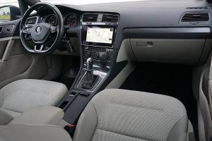 Grey Volkswagen Golf 2018 in Riga, with an engine capacity of 1.60 L and mileage of 221 thousand km for 7300 €, photo 17 on AUTOMOTO.COM.LV